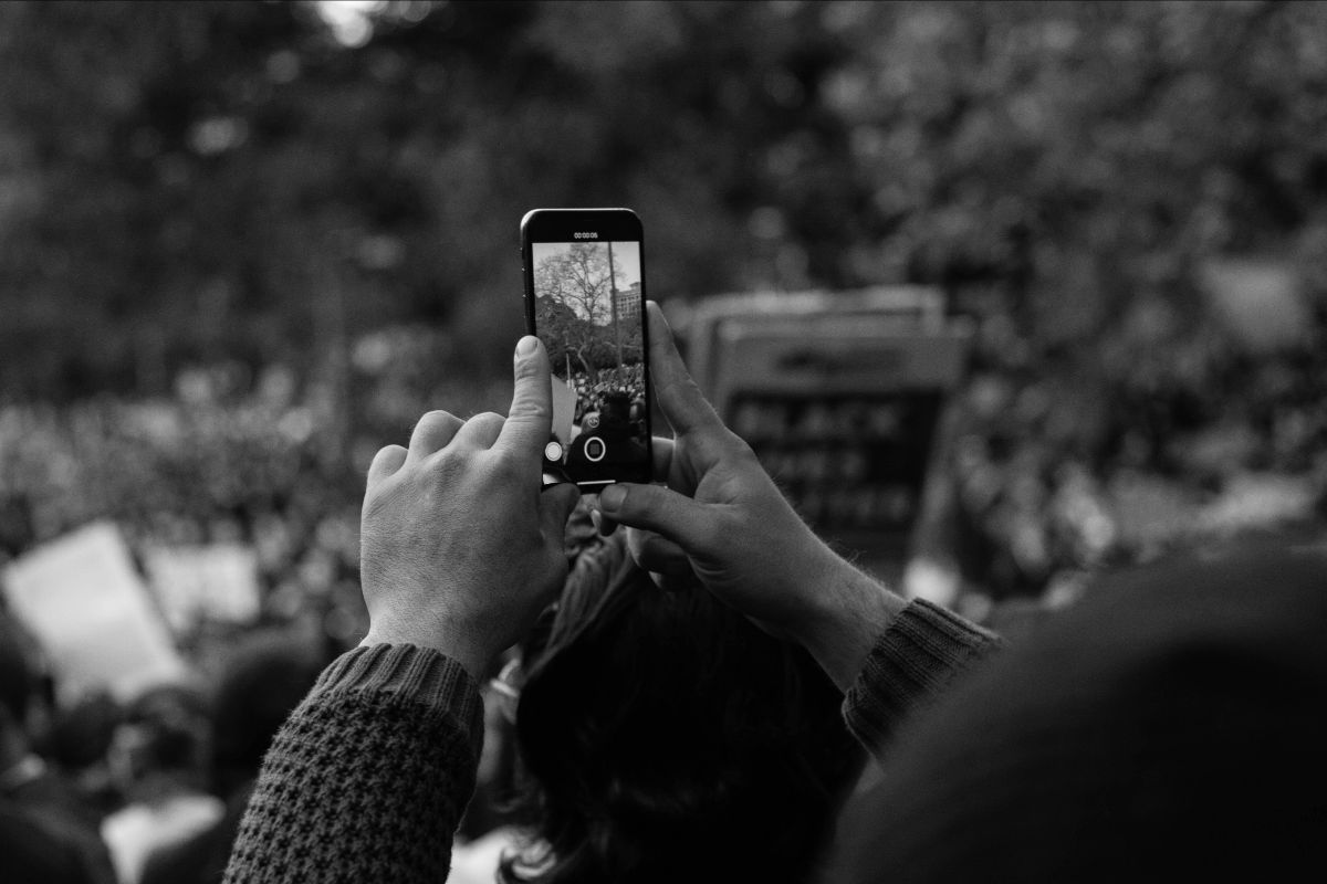 Trends in Mobile Journalism: Bearing Witness, Building Movements, and ...